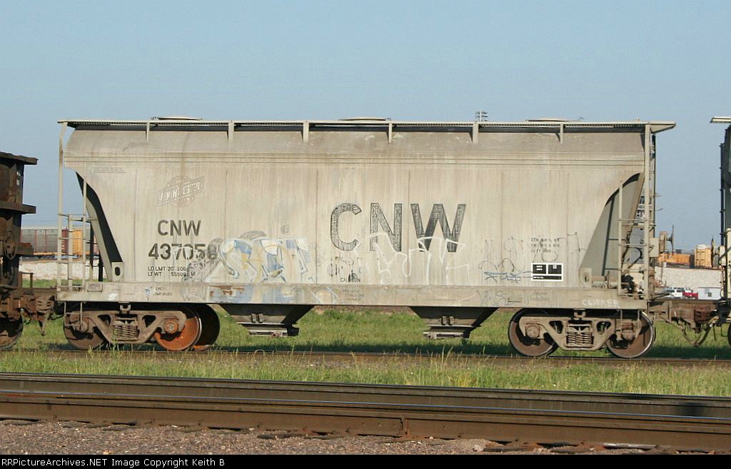 CNW 437056